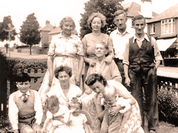 Photos: MONGER/MAXWELL/POWELL: A Family Portrait of 4 Generations ...